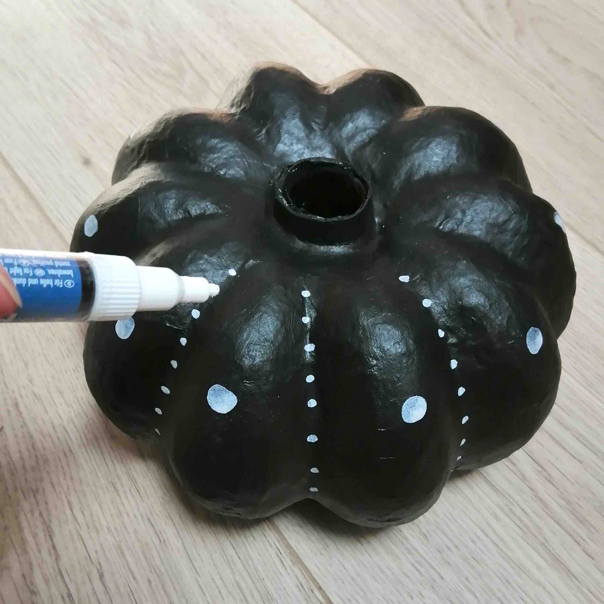 Comment faire un vase citrouille décoratif - Decorer-sa-maison.fr